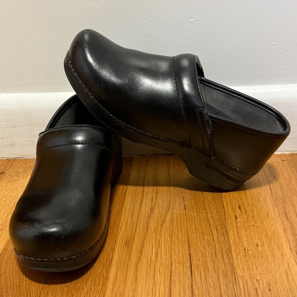 Dansko | Shoes | Dansko Xp Black Clogs Size 39 | Poshmark